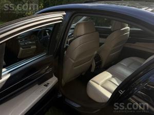 Black BMW 740 2012 in Jurmala, with an engine capacity of 3.00 L and mileage of 304 thousand km for 12000 €, photo 8 on AUTOMOTO.COM.LV