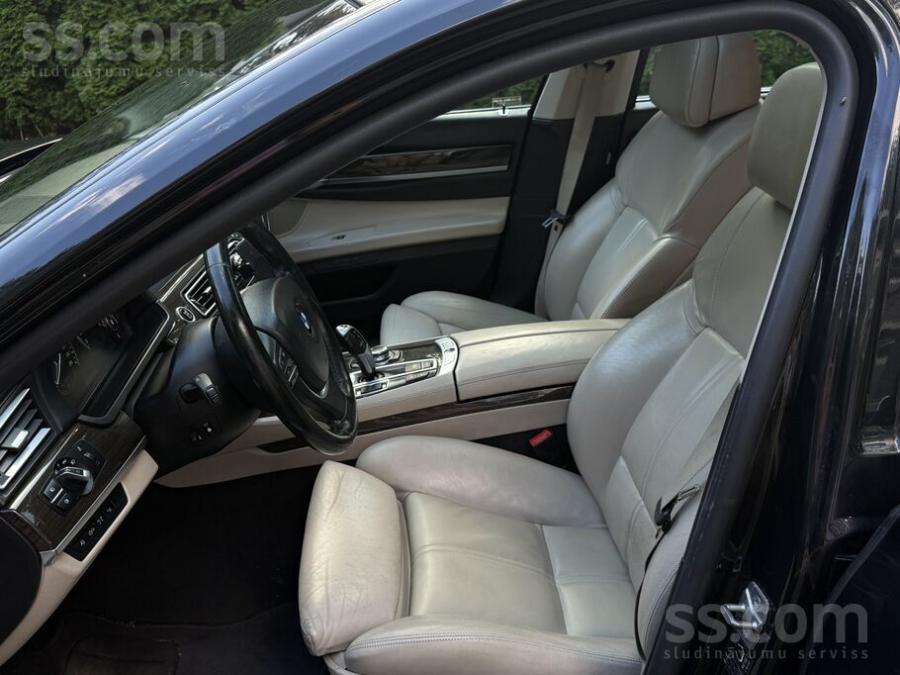 Black BMW 740 2012 in Jurmala, with an engine capacity of 3.00 L and mileage of 304 thousand km for 12000 €, photo 10 on AUTOMOTO.COM.LV