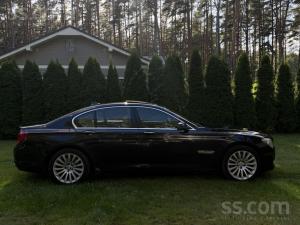 Black BMW 740 2012 in Jurmala, with an engine capacity of 3.00 L and mileage of 304 thousand km for 12000 €, photo 14 on AUTOMOTO.COM.LV