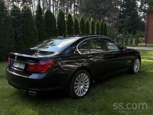 Black BMW 740 2012 in Jurmala, with an engine capacity of 3.00 L and mileage of 304 thousand km for 12000 €, photo 15 on AUTOMOTO.COM.LV