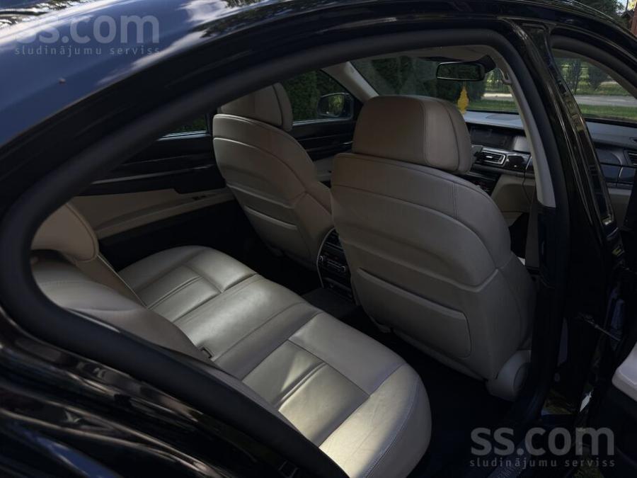 Black BMW 740 2012 in Jurmala, with an engine capacity of 3.00 L and mileage of 304 thousand km for 12000 €, photo 17 on AUTOMOTO.COM.LV