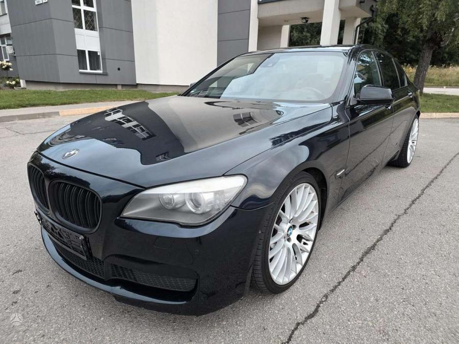 Melns BMW 740 2012 Viļņa, ar dzinēja tilpumu 3.00 L un nobraukumu 302 tūkst. km par 8800 €, foto 3 vietnē AUTOMOTO.COM.LV