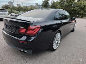 Melns BMW 740 2012 Viļņa, ar dzinēja tilpumu 3.00 L un nobraukumu 302 tūkst. km par 8800 €, foto 5 vietnē AUTOMOTO.COM.LV