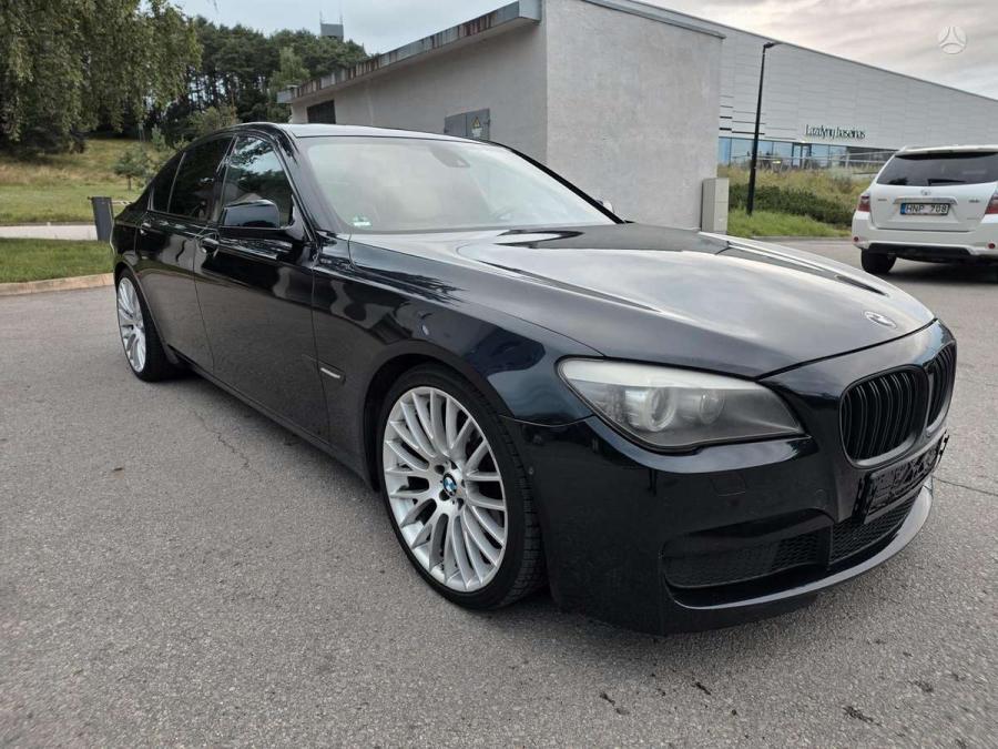 Melns BMW 740 2012 Viļņa, ar dzinēja tilpumu 3.00 L un nobraukumu 302 tūkst. km par 8800 €, foto 13 vietnē AUTOMOTO.COM.LV