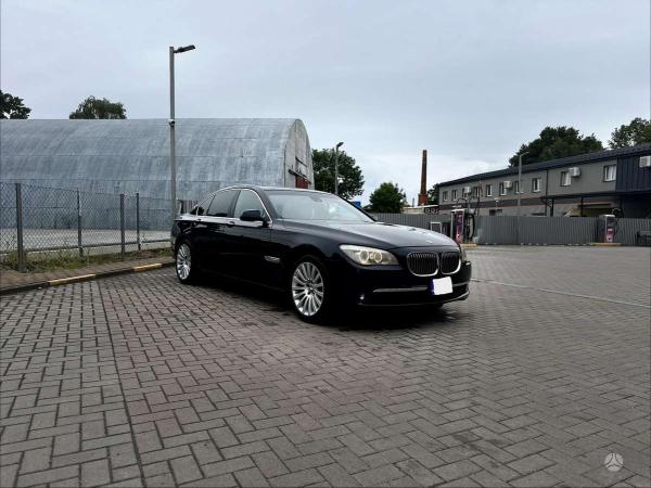 Melns BMW 740 2012 Vilkaviškis, ar dzinēja tilpumu 2.99 L un nobraukumu 273 tūkst. km par 13998 €, foto 2 vietnē AUTOMOTO.COM.LV