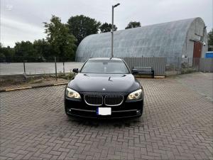 Black BMW 740 2012 in Vilkaviskis, with an engine capacity of 2.99 L and mileage of 273 thousand km for 13998 €, photo 4 on AUTOMOTO.COM.LV