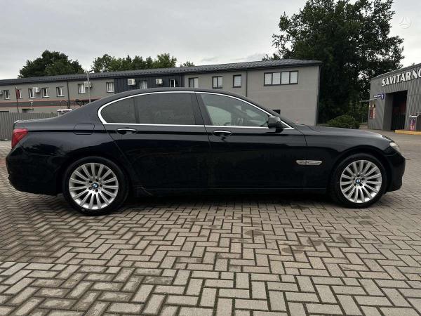 Melns BMW 740 2012 Vilkaviškis, ar dzinēja tilpumu 2.99 L un nobraukumu 273 tūkst. km par 13998 €, foto 4 vietnē AUTOMOTO.COM.LV