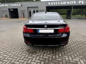 Black BMW 740 2012 in Vilkaviskis, with an engine capacity of 2.99 L and mileage of 273 thousand km for 13998 €, photo 7 on AUTOMOTO.COM.LV