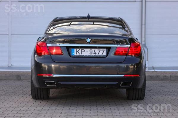 BMW 740 2012 Rīga vietnē Melns BMW 740 2012 Rīga, ar dzinēja tilpumu 3.00 L un nobraukumu 262 tūkst. km par 12995 €, foto 6 vietnē AUTOMOTO.COM.LV