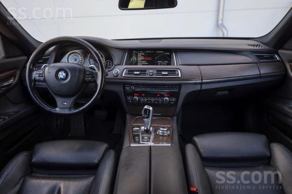 BMW 740 2012 Rīga vietnē Melns BMW 740 2012 Rīga, ar dzinēja tilpumu 3.00 L un nobraukumu 262 tūkst. km par 12995 €, foto 8 vietnē AUTOMOTO.COM.LV