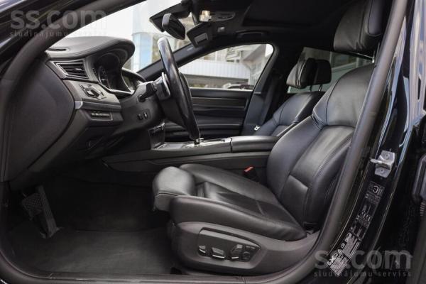 BMW 740 2012 Rīga vietnē Melns BMW 740 2012 Rīga, ar dzinēja tilpumu 3.00 L un nobraukumu 262 tūkst. km par 12995 €, foto 9 vietnē AUTOMOTO.COM.LV