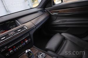 Melns BMW 740 2012 Rīga, ar dzinēja tilpumu 3.00 L un nobraukumu 262 tūkst. km par 12995 €, foto 14 vietnē AUTOMOTO.COM.LV
