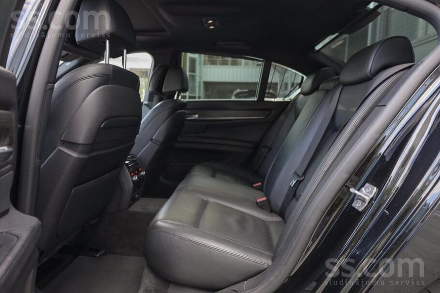 Melns BMW 740 2012 Rīga, ar dzinēja tilpumu 3.00 L un nobraukumu 262 tūkst. km par 12995 €, foto 15 vietnē AUTOMOTO.COM.LV