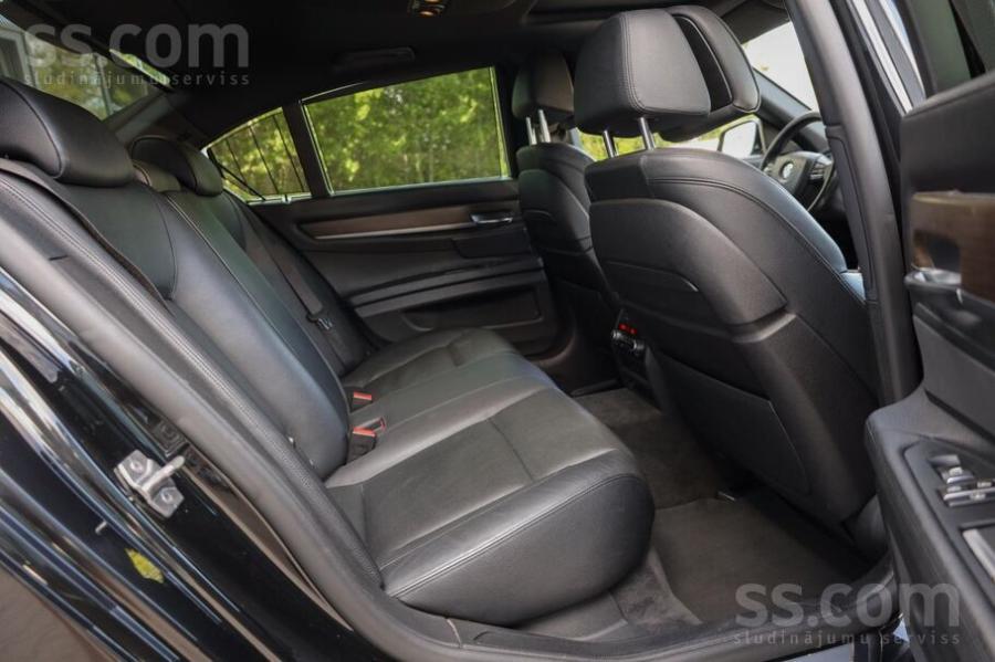 Melns BMW 740 2012 Rīga, ar dzinēja tilpumu 3.00 L un nobraukumu 262 tūkst. km par 12995 €, foto 17 vietnē AUTOMOTO.COM.LV