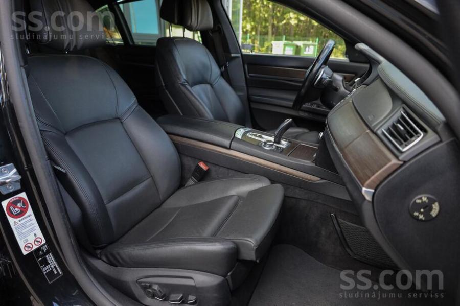 Melns BMW 740 2012 Rīga, ar dzinēja tilpumu 3.00 L un nobraukumu 262 tūkst. km par 12995 €, foto 20 vietnē AUTOMOTO.COM.LV