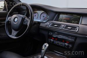Melns BMW 740 2012 Rīga, ar dzinēja tilpumu 3.00 L un nobraukumu 262 tūkst. km par 12995 €, foto 23 vietnē AUTOMOTO.COM.LV