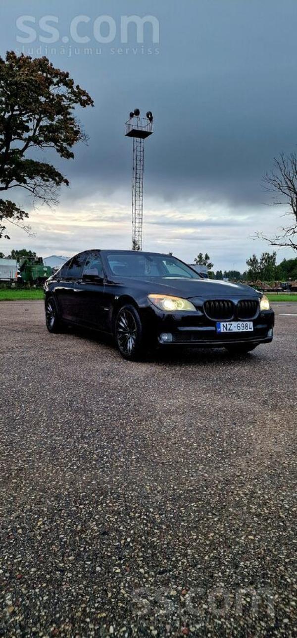 Melns BMW 740 2012 Rīga, ar dzinēja tilpumu 3.00 L un nobraukumu 270 tūkst. km par 12495 €, foto 1 vietnē AUTOMOTO.COM.LV