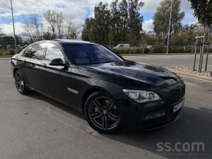 Black BMW 740 2012 in Riga, with an engine capacity of 3.00 L and mileage of 0 thousand km for 9990 €, photo 3 on AUTOMOTO.COM.LV