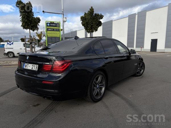 BMW 740 2012 Rīga vietnē Melns BMW 740 2012 Rīga, ar dzinēja tilpumu 3.00 L un nobraukumu 0 tūkst. km par 9990 €, foto 5 vietnē AUTOMOTO.COM.LV
