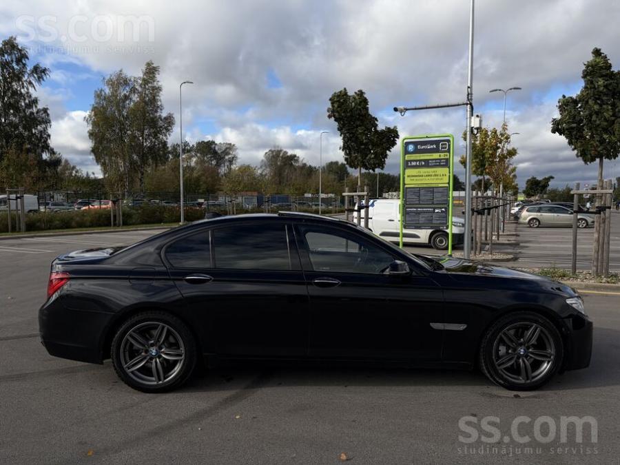 Black BMW 740 2012 in Riga, with an engine capacity of 3.00 L and mileage of 0 thousand km for 9990 €, photo 7 on AUTOMOTO.COM.LV