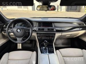 Black BMW 740 2012 in Riga, with an engine capacity of 3.00 L and mileage of 0 thousand km for 9990 €, photo 9 on AUTOMOTO.COM.LV