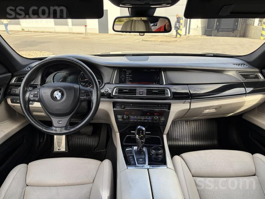 Black BMW 740 2012 in Riga, with an engine capacity of 3.00 L and mileage of 0 thousand km for 9990 €, photo 9 on AUTOMOTO.COM.LV