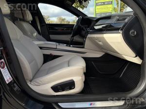 Black BMW 740 2012 in Riga, with an engine capacity of 3.00 L and mileage of 0 thousand km for 9990 €, photo 11 on AUTOMOTO.COM.LV