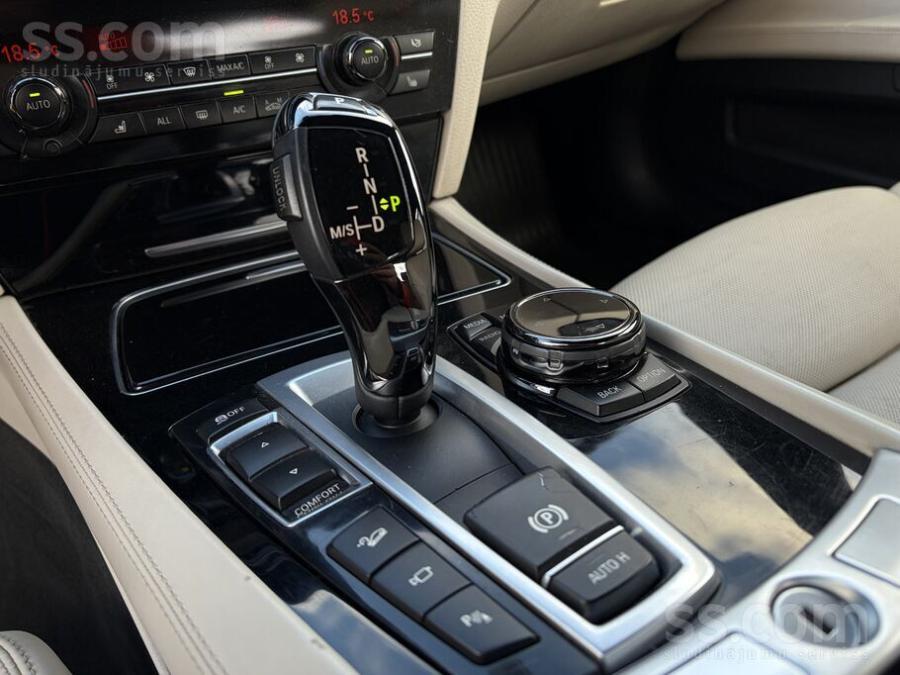 Black BMW 740 2012 in Riga, with an engine capacity of 3.00 L and mileage of 0 thousand km for 9990 €, photo 13 on AUTOMOTO.COM.LV