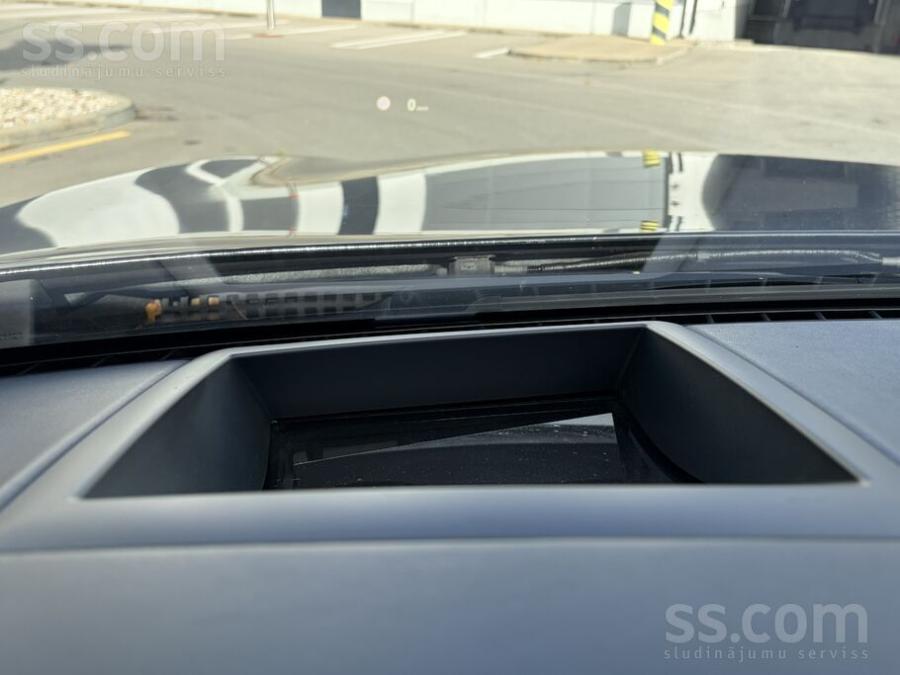 Black BMW 740 2012 in Riga, with an engine capacity of 3.00 L and mileage of 0 thousand km for 9990 €, photo 21 on AUTOMOTO.COM.LV
