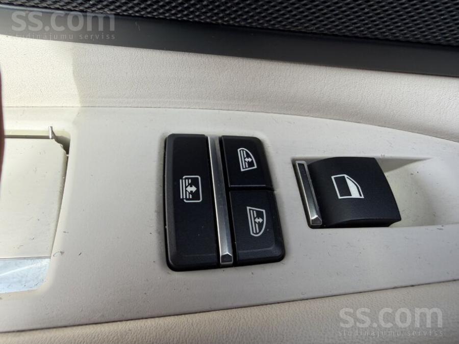 Black BMW 740 2012 in Riga, with an engine capacity of 3.00 L and mileage of 0 thousand km for 9990 €, photo 25 on AUTOMOTO.COM.LV