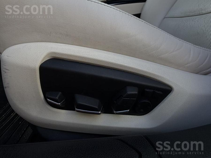 Black BMW 740 2012 in Riga, with an engine capacity of 3.00 L and mileage of 0 thousand km for 9990 €, photo 26 on AUTOMOTO.COM.LV