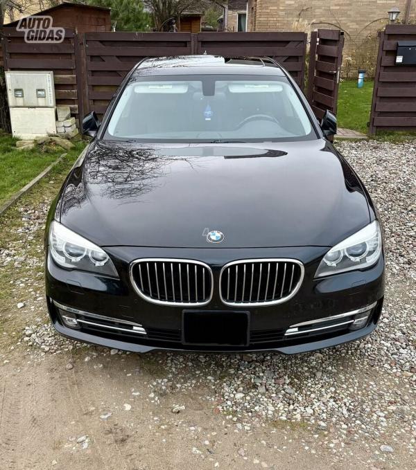Black BMW 740 2013 in Klaipeda, with an engine capacity of 3.00 L and mileage of 285 thousand km for 12000 €, photo 2 on AUTOMOTO.COM.LV
