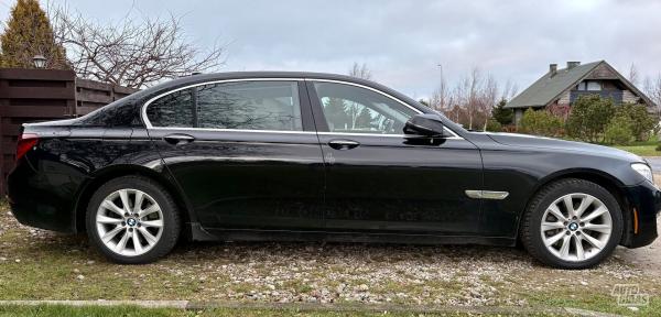 Black BMW 740 2013 in Klaipeda, with an engine capacity of 3.00 L and mileage of 285 thousand km for 12000 €, photo 4 on AUTOMOTO.COM.LV