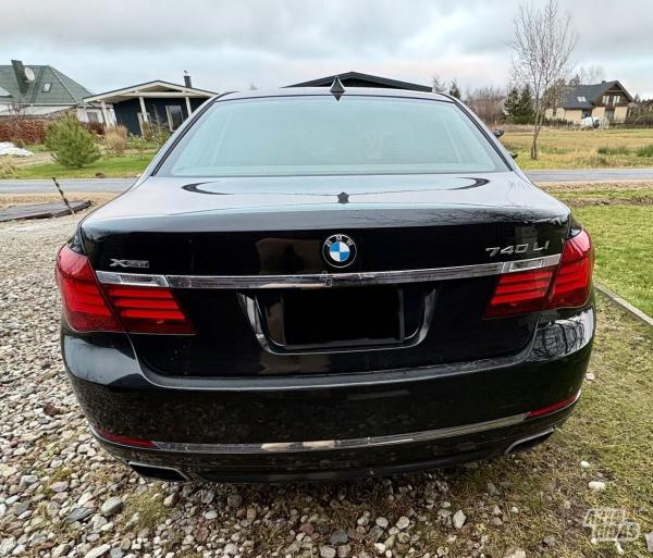 Black BMW 740 2013 in Klaipeda, with an engine capacity of 3.00 L and mileage of 285 thousand km for 12000 €, photo 5 on AUTOMOTO.COM.LV