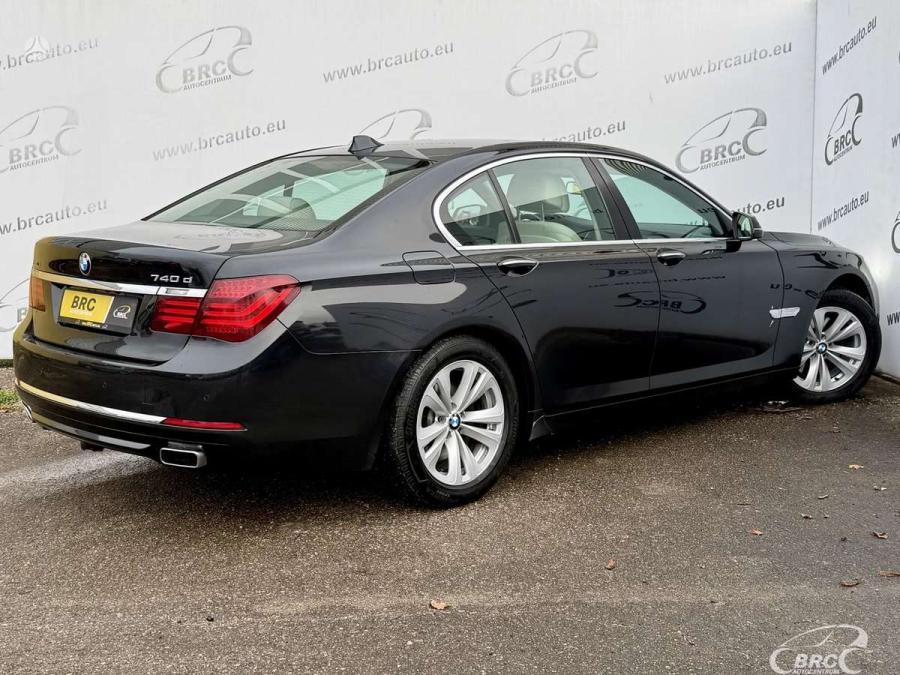 Melns BMW 740 2013 Klaipėda, ar dzinēja tilpumu 2.99 L un nobraukumu 279 tūkst. km par 8900 €, foto 3 vietnē AUTOMOTO.COM.LV