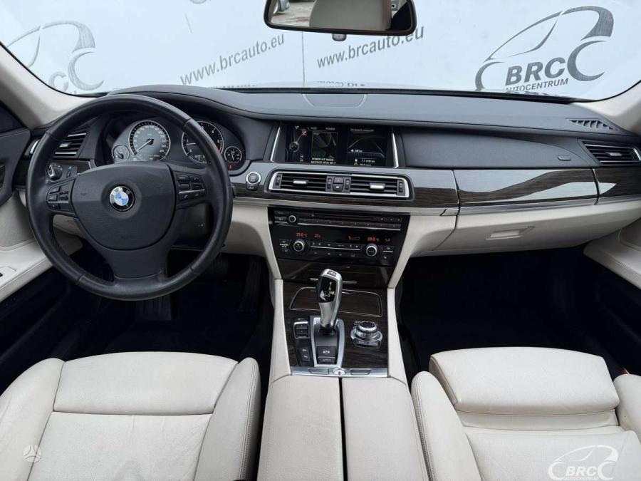Melns BMW 740 2013 Klaipėda, ar dzinēja tilpumu 2.99 L un nobraukumu 279 tūkst. km par 8900 €, foto 4 vietnē AUTOMOTO.COM.LV