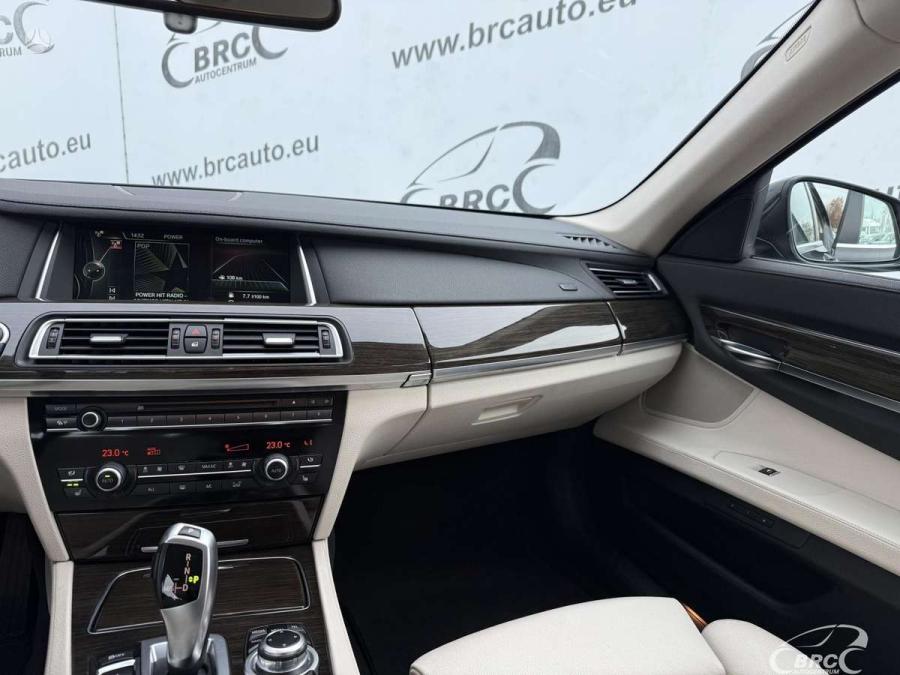 Melns BMW 740 2013 Klaipėda, ar dzinēja tilpumu 2.99 L un nobraukumu 279 tūkst. km par 8900 €, foto 6 vietnē AUTOMOTO.COM.LV