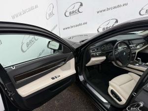 Melns BMW 740 2013 Klaipėda, ar dzinēja tilpumu 2.99 L un nobraukumu 279 tūkst. km par 8900 €, foto 18 vietnē AUTOMOTO.COM.LV