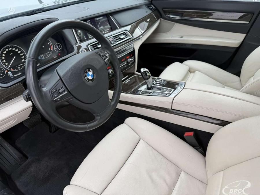 Melns BMW 740 2013 Klaipėda, ar dzinēja tilpumu 2.99 L un nobraukumu 279 tūkst. km par 8900 €, foto 21 vietnē AUTOMOTO.COM.LV
