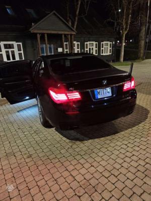Melns BMW 740 2013 Anykščiai, ar dzinēja tilpumu 3.00 L un nobraukumu 130 tūkst. km par 10999 €, foto 3 vietnē AUTOMOTO.COM.LV