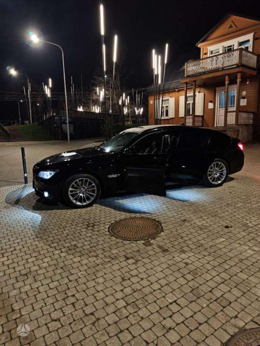 Melns BMW 740 2013 Anykščiai, ar dzinēja tilpumu 3.00 L un nobraukumu 130 tūkst. km par 10999 €, foto 4 vietnē AUTOMOTO.COM.LV