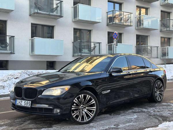 Black BMW 740 2013 in Vilnius, with an engine capacity of 3.00 L and mileage of 268 thousand km for 7250 €, photo 1 on AUTOMOTO.COM.LV