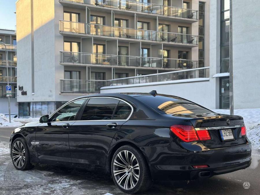 Black BMW 740 2013 in Vilnius, with an engine capacity of 2.98 L and mileage of 268 thousand km for 7000 €, photo 4 on AUTOMOTO.COM.LV