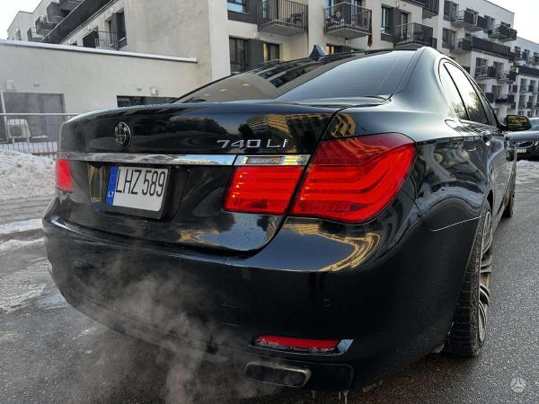 Black BMW 740 2013 in Vilnius, with an engine capacity of 2.98 L and mileage of 268 thousand km for 7000 €, photo 6 on AUTOMOTO.COM.LV