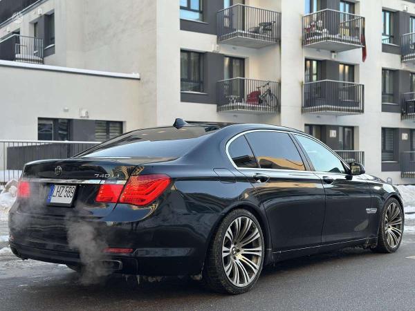 Black BMW 740 2013 in Vilnius, with an engine capacity of 2.98 L and mileage of 268 thousand km for 7000 €, photo 7 on AUTOMOTO.COM.LV