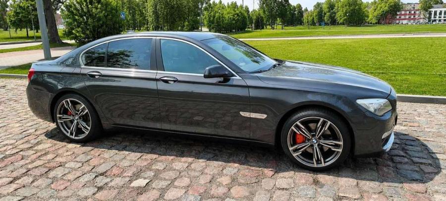 Melns BMW 740 2013 Klaipėda, ar dzinēja tilpumu 2.99 L un nobraukumu 200 tūkst. km par 12500 €, foto 1 vietnē AUTOMOTO.COM.LV