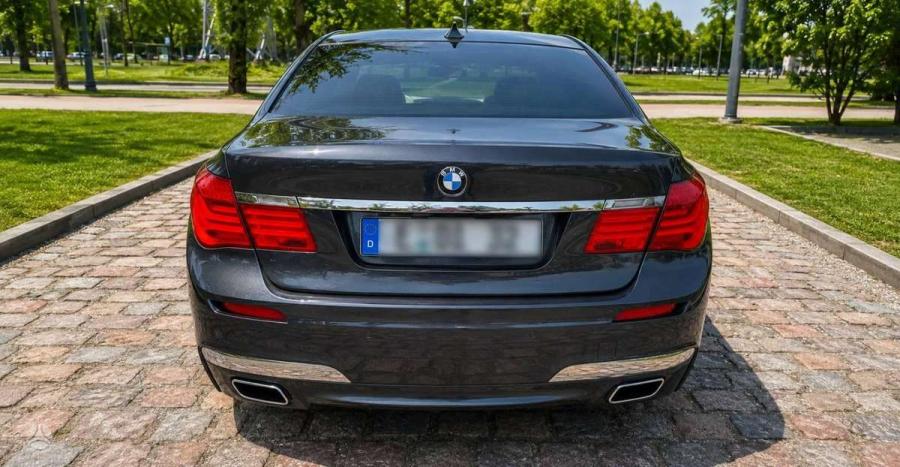 Melns BMW 740 2013 Klaipėda, ar dzinēja tilpumu 2.99 L un nobraukumu 200 tūkst. km par 12500 €, foto 3 vietnē AUTOMOTO.COM.LV