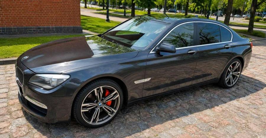 Melns BMW 740 2013 Klaipėda, ar dzinēja tilpumu 2.99 L un nobraukumu 200 tūkst. km par 12500 €, foto 4 vietnē AUTOMOTO.COM.LV