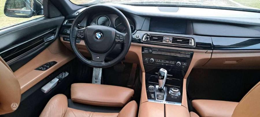 Melns BMW 740 2013 Klaipėda, ar dzinēja tilpumu 2.99 L un nobraukumu 200 tūkst. km par 12500 €, foto 8 vietnē AUTOMOTO.COM.LV