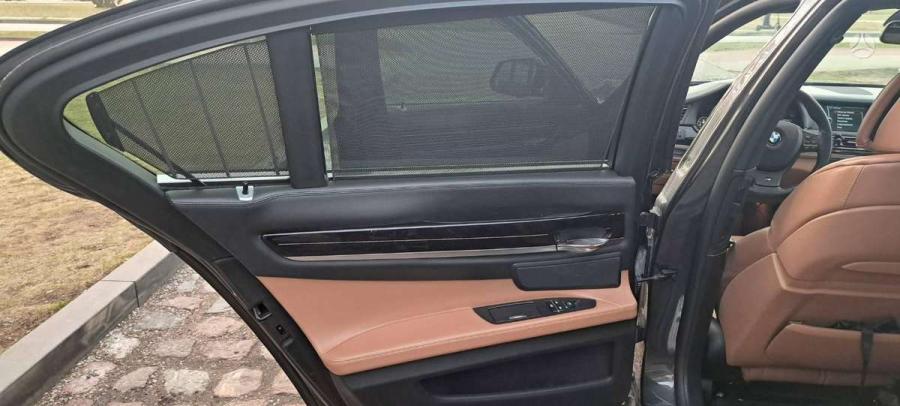 Melns BMW 740 2013 Klaipėda, ar dzinēja tilpumu 2.99 L un nobraukumu 200 tūkst. km par 12500 €, foto 10 vietnē AUTOMOTO.COM.LV